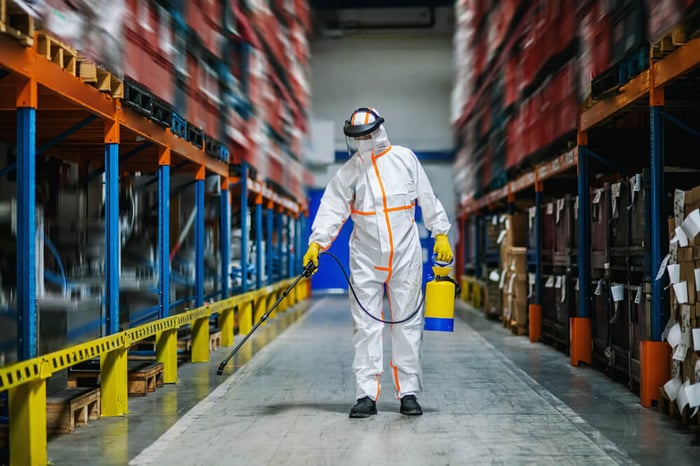 Keeping a Clean Warehouse: Why Cleaner Facilities Outperform Cluttered Ones