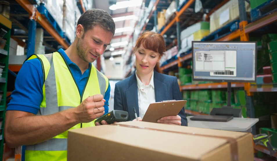 Customizing Mobile Powered Workstation Carts for Industry-Specific Needs